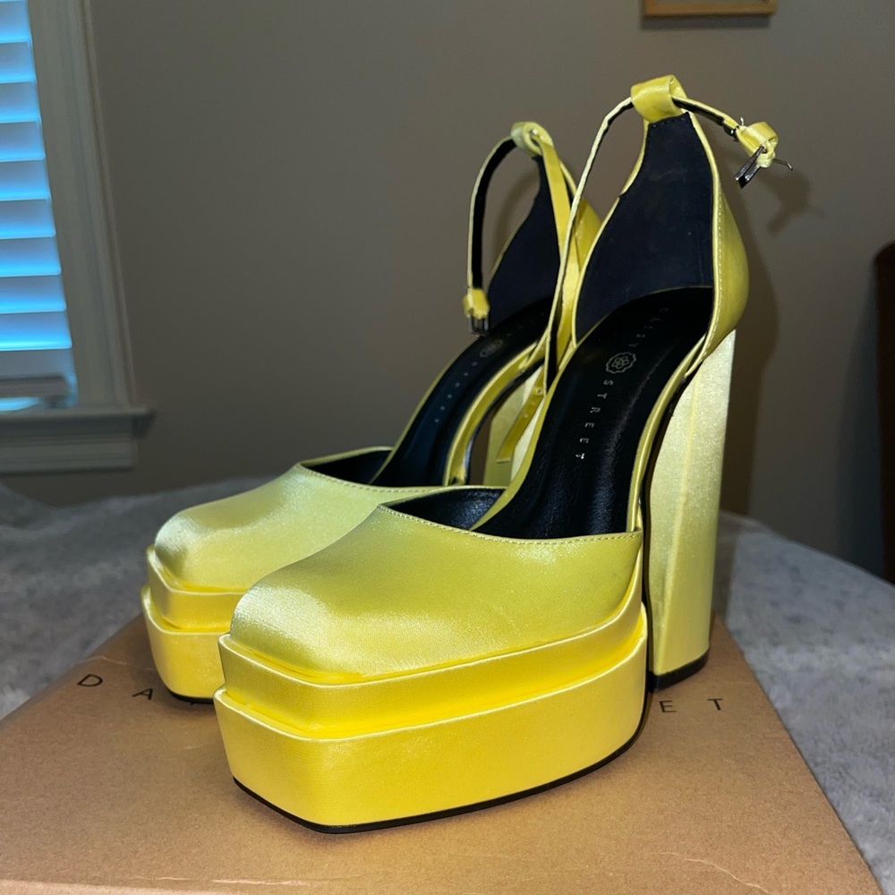 Daisy Street - Double Platform Heels In Satin Yellow - Gem
